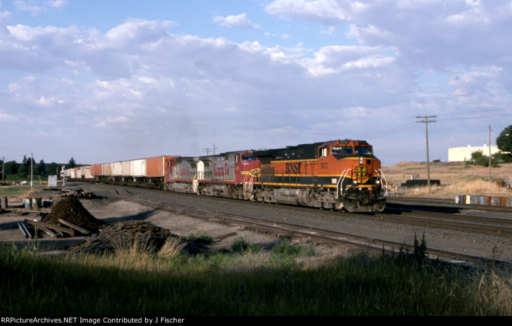 BNSF 1072